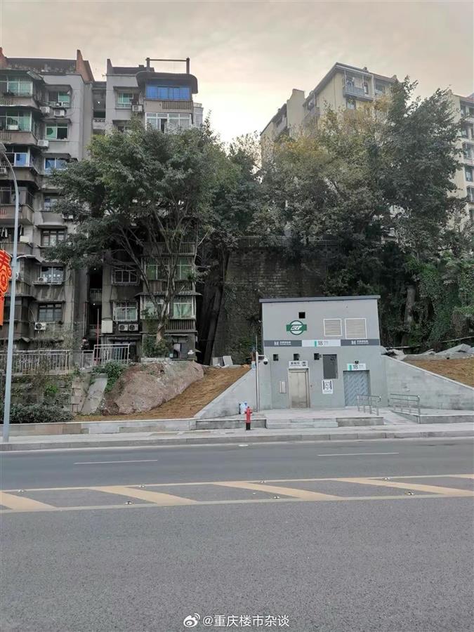 重庆地铁一出入口被吐槽像“公厕”，运营方回应 - Chengkok成都曼谷漫游指南